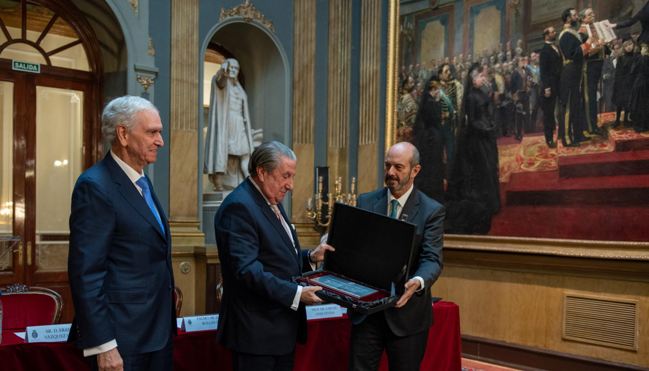 Paco Vázquez recibe el premio Iurisgama con un reconocimiento a la ...