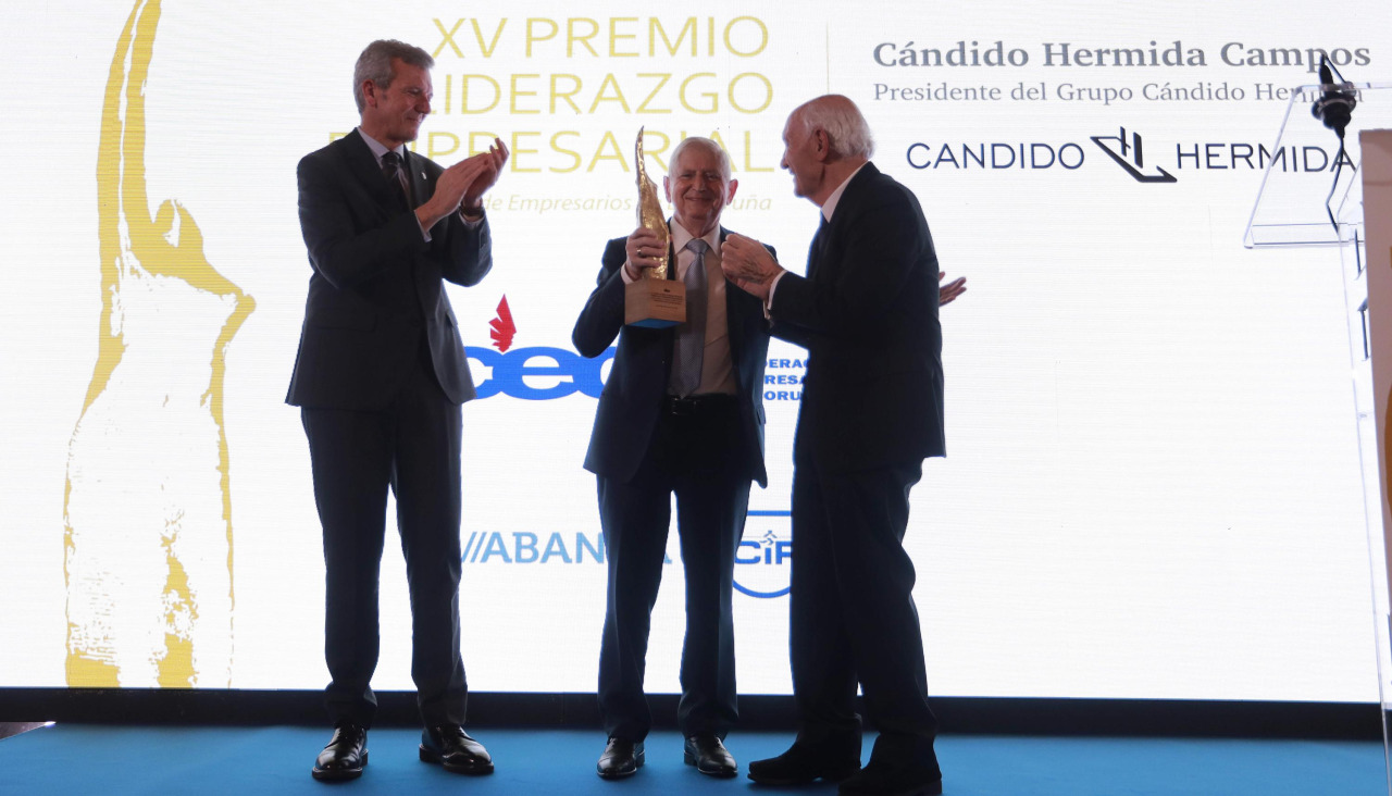 Un premio para el histórico carpintero de Inditex, Cándido Hermida, por ...