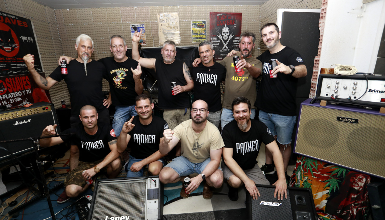 Reportaje | Los rockeros de toda la vida vuelven a la carga en Cambre
