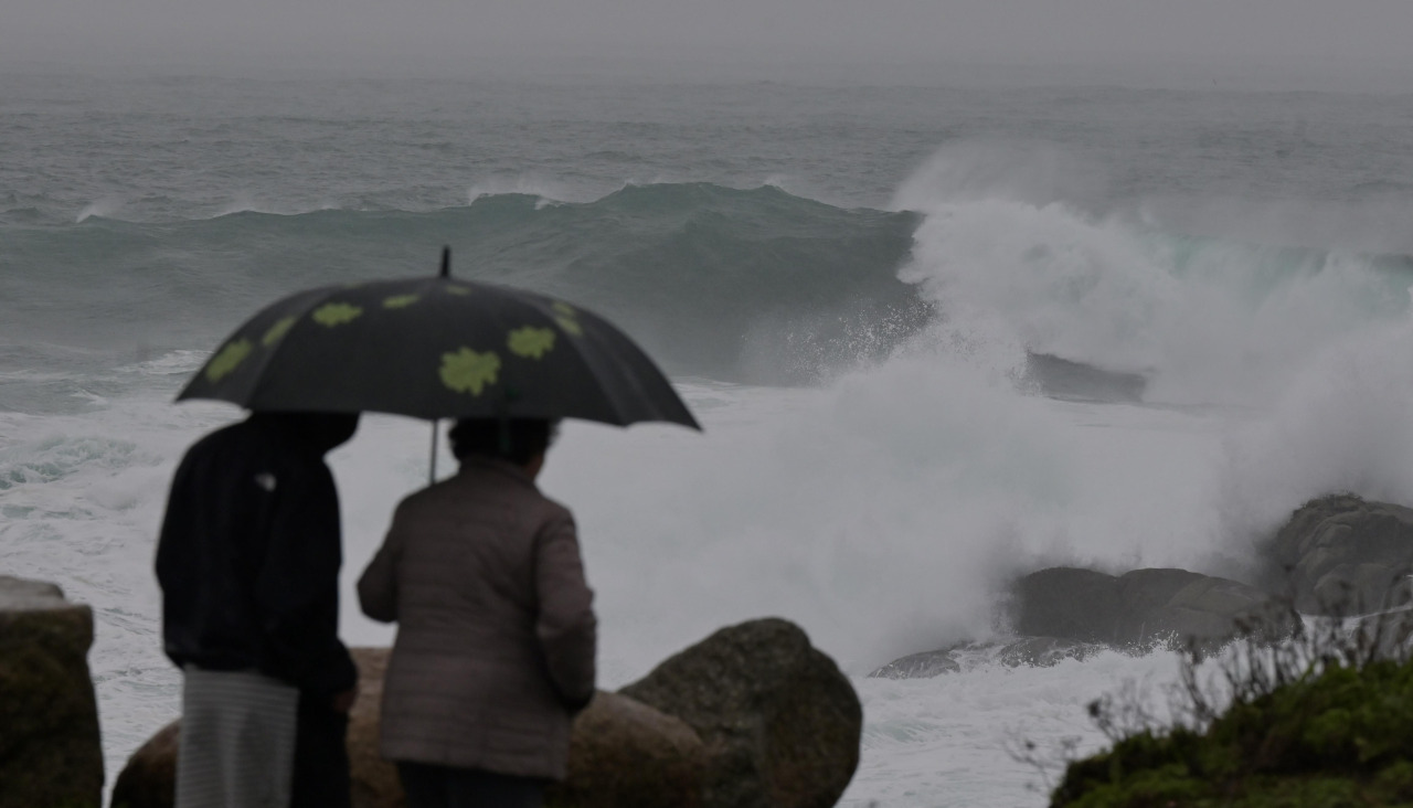 La Xunta eleva a roja la alerta activada por temporal costero en varios ...