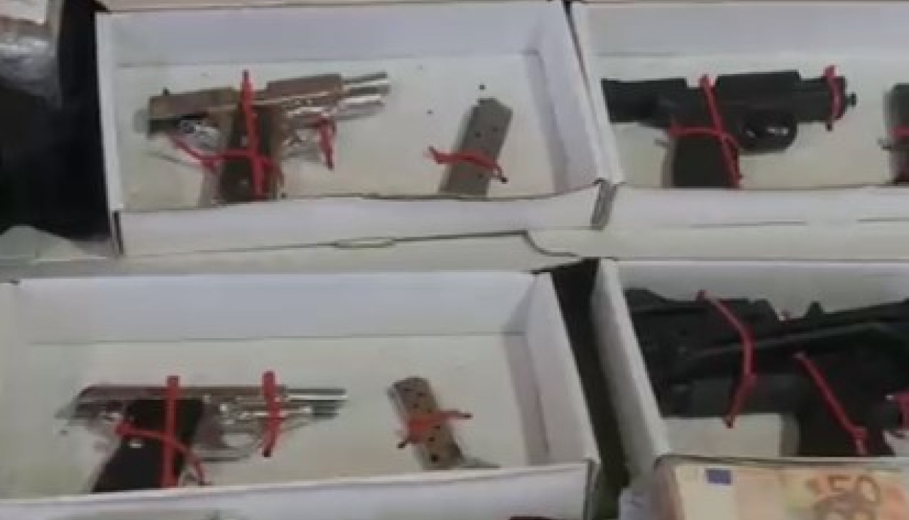 La Guardia Civil halla un arsenal en un registro en Palavea: cinco ...