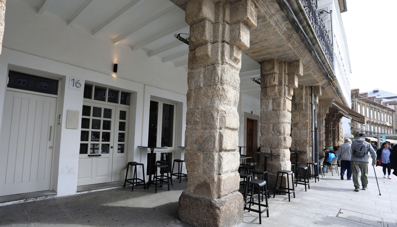 Las Casas de Paredes en A Coruña dan la bienvenida a un local de ...