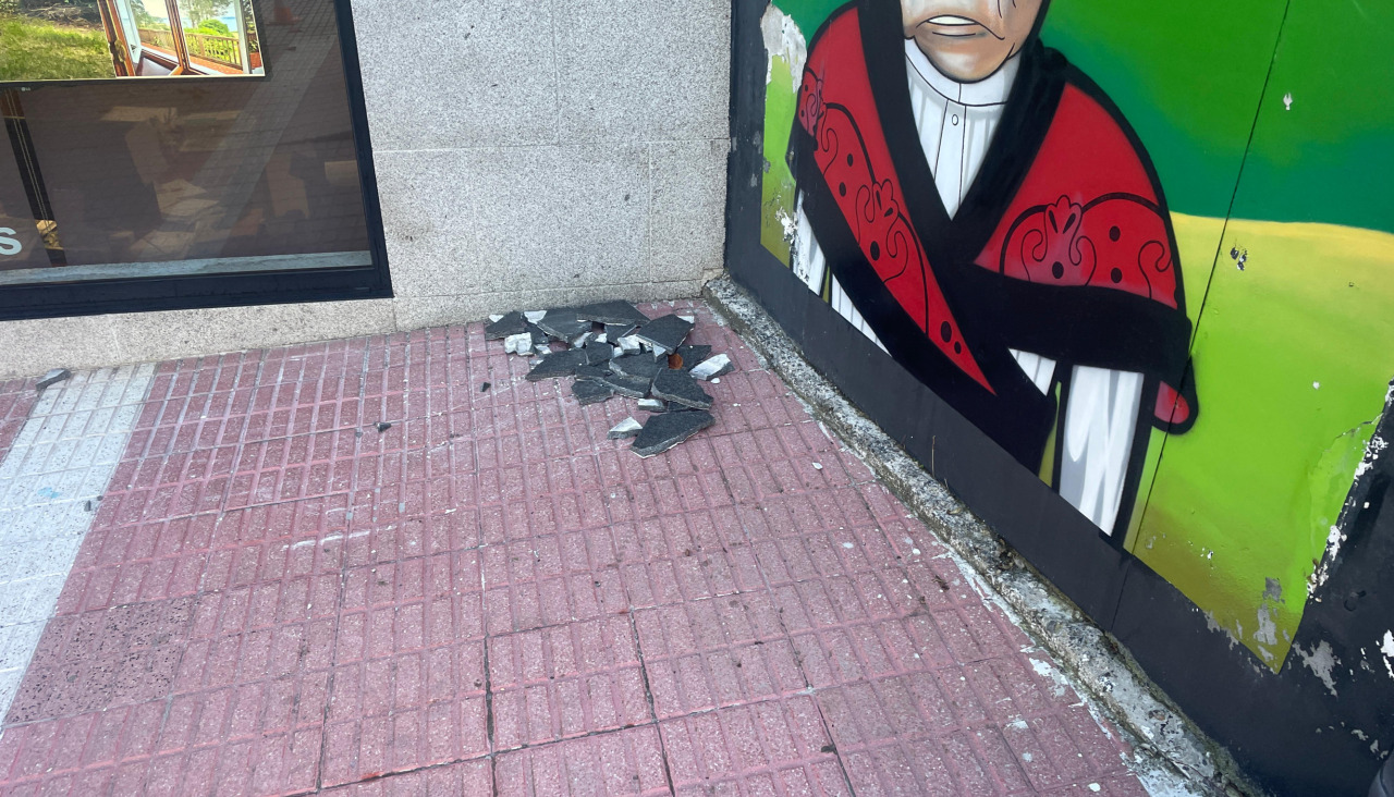 Un desprendimiento en una fachada de Santa Cruz moviliza a los Bomberos ...