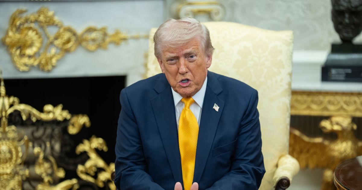 Trump bromea sobre Pearl Harbor para explicar la importancia de atacar ...